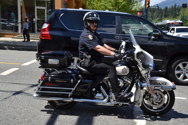 Body Language and Nonverbal Communication — 3 Things Police Officers ...